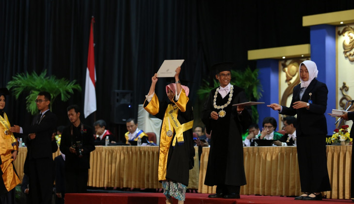Rektor UGM Mewisuda 1.023 Lulusan Pascasarjana | Universitas Gadjah Mada Rektor UGM Mewisuda 1.023 Lulusan Pascasarjana | Universitas Gadjah Mada