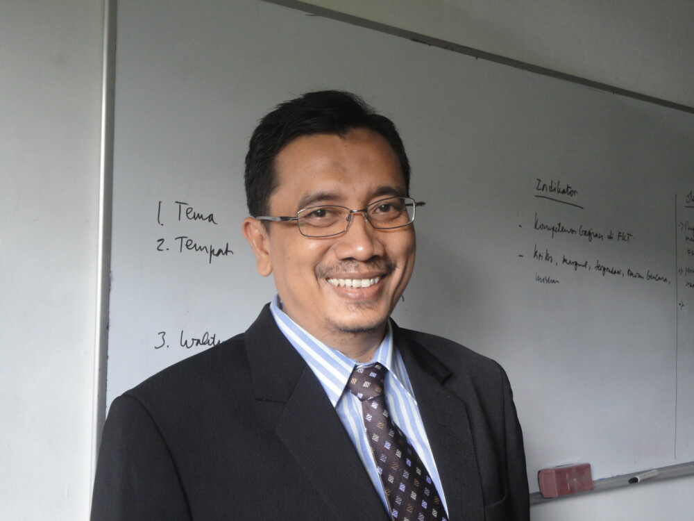 Teliti Hutan Jati Di Jawa, Budi Widodo Raih Doktor - Universitas Gadjah ...