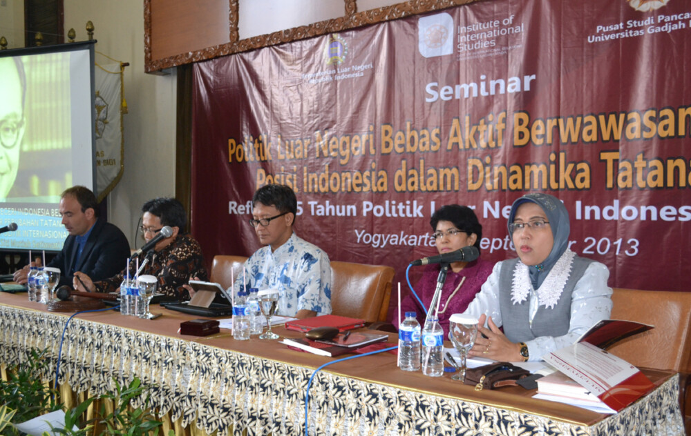 Politik Luar Negeri RI Bergantung Stabilitas Politik 2014 - Universitas ...