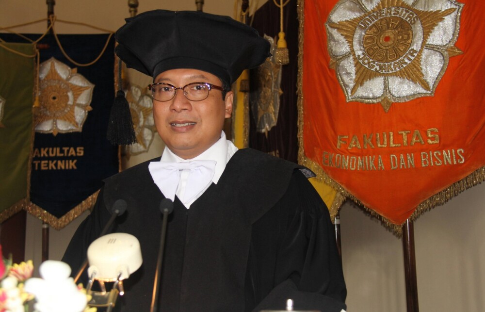 Prof. Tri Widodo: Banyak Negara Alami Despesialisasi - Universitas ...