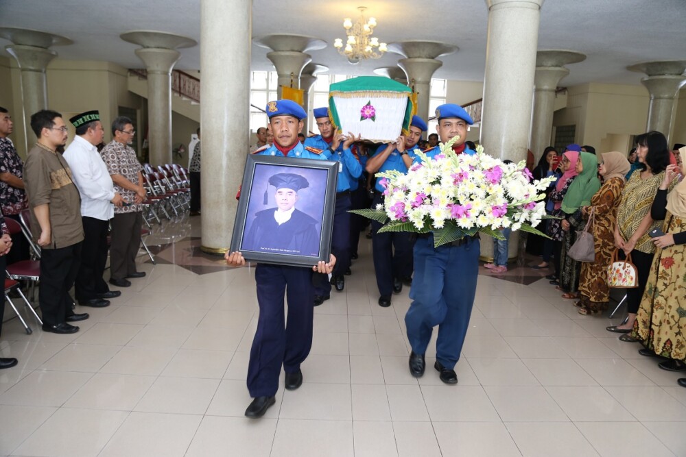 UGM Pharmaceutical Lecturer Prof. Supardjan Passes Away - Universitas ...