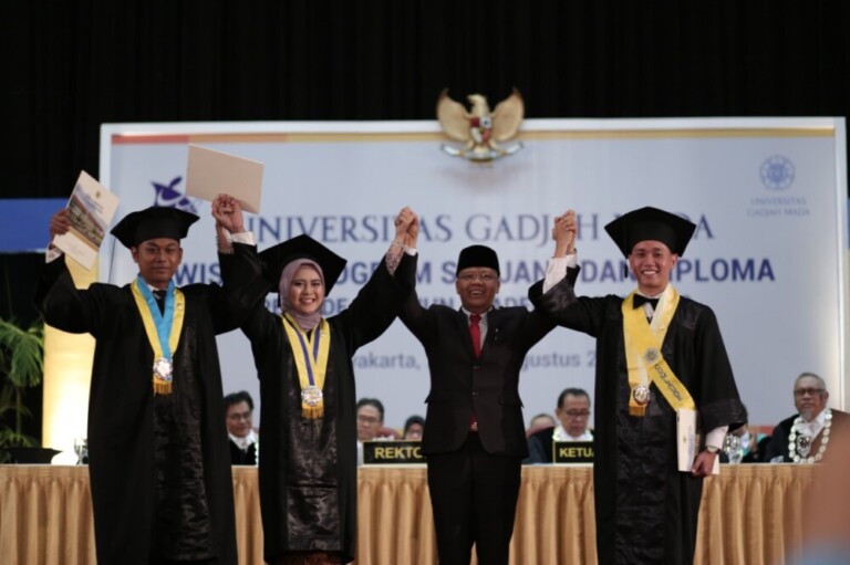 Rektor UGM Mewisuda 1.867 Lulusan Sarjana dan Diploma - Universitas Gadjah Mada