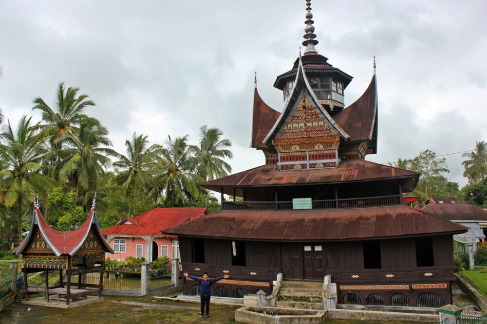 Tim Mahasiswa UGM Teliti Pengembalian Fungsi Surau - Universitas Gadjah ...