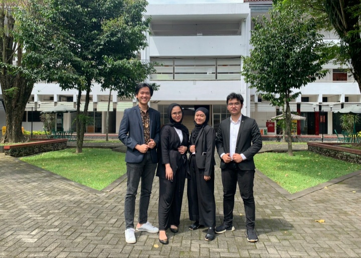 Economics Students Gold & Best Presenter Award Holders at 2021 IIBD ...