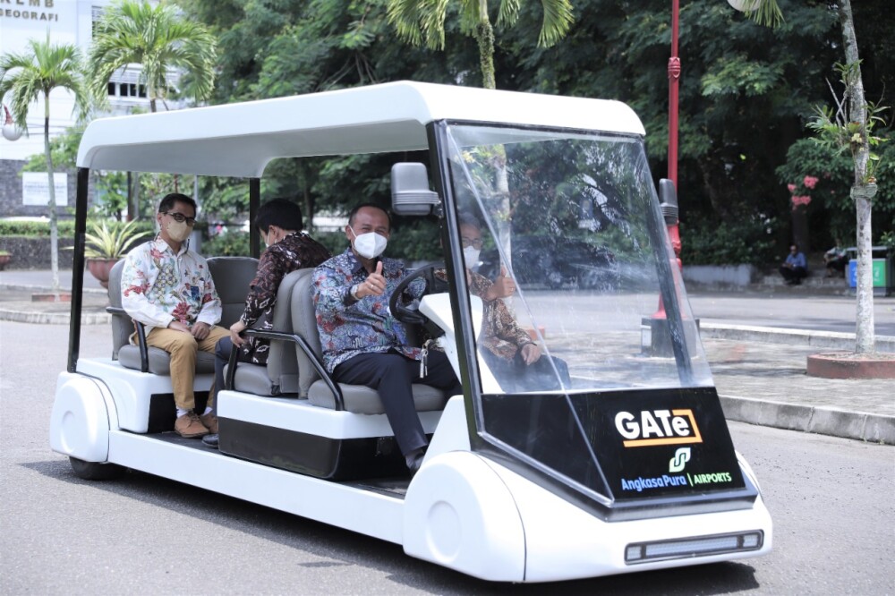 Mobil Listrik Buatan UGM akan Digunakan di Bandara YIA - Universitas ...