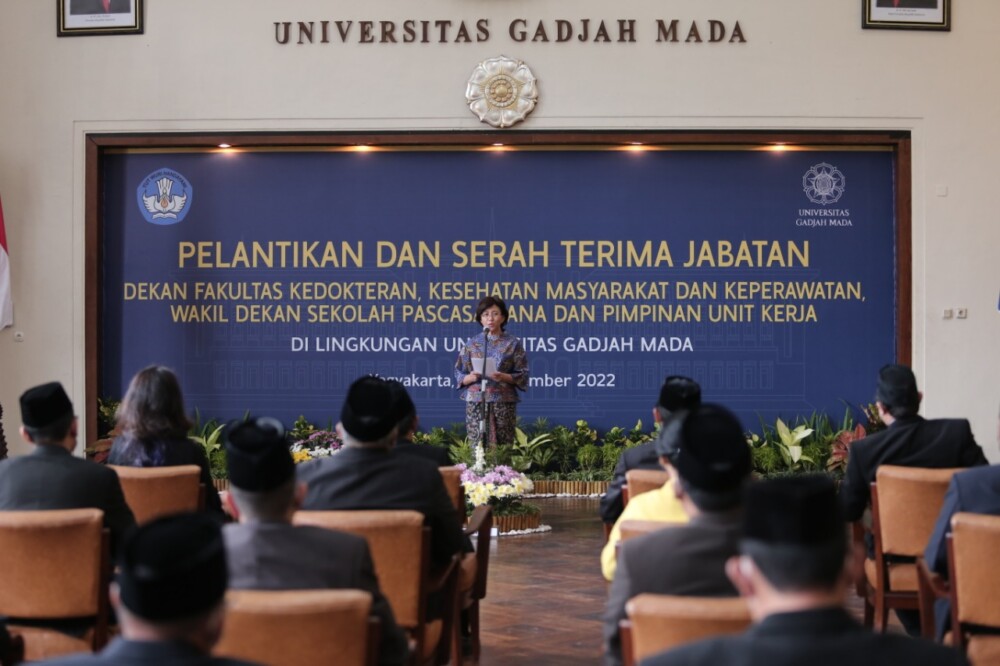 Rektor UGM Lantik 24 Pejabat Baru - Universitas Gadjah Mada