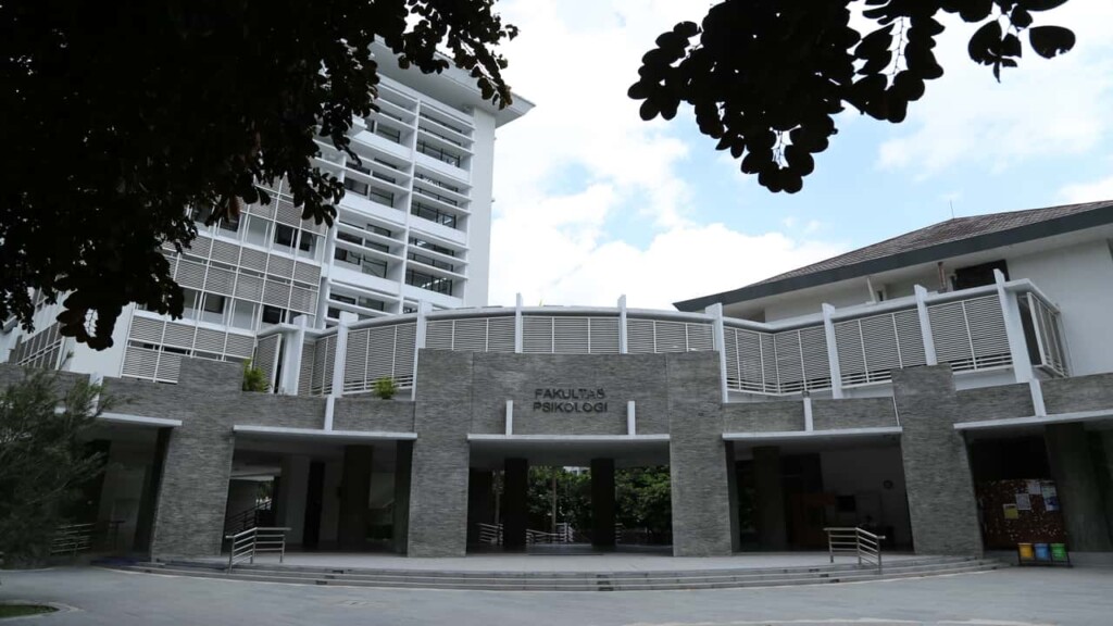 Magister Psikologi Profesi - Universitas Gadjah Mada Magister Psikologi Profesi - Universitas Gadjah Mada
