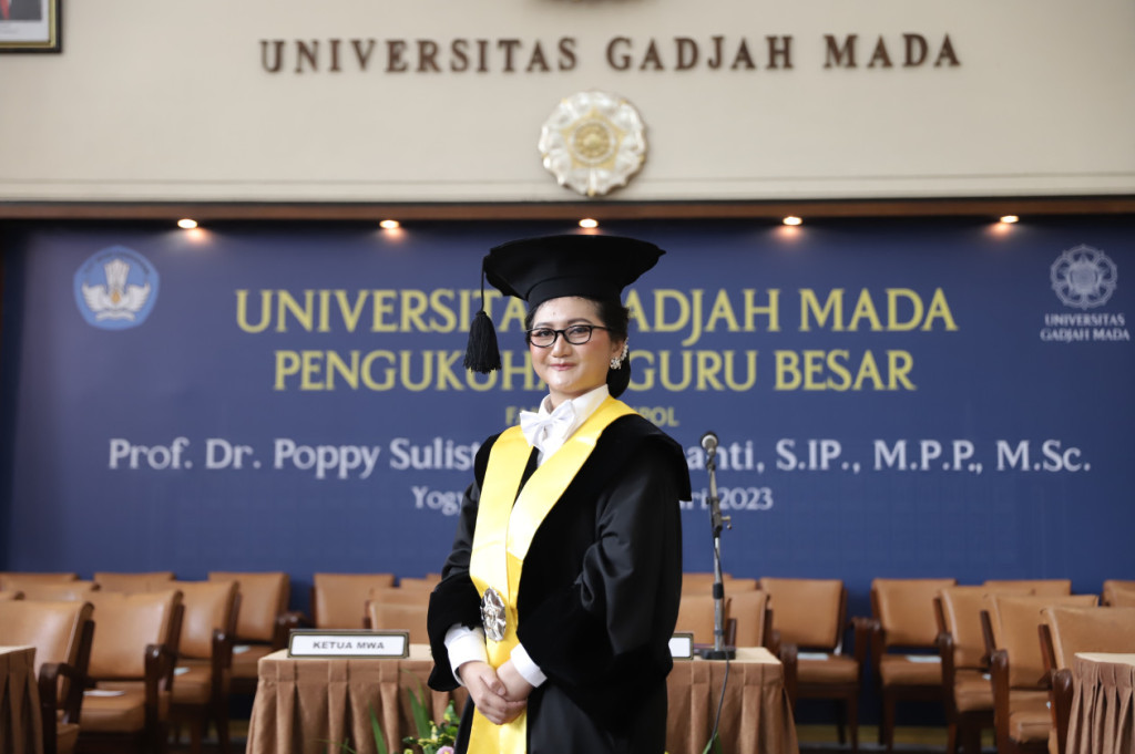 Prof Poppy Sulistyaning Winanti Dikukuhkan Jadi Guru Besar Ilmu Hubungan Internasional ...