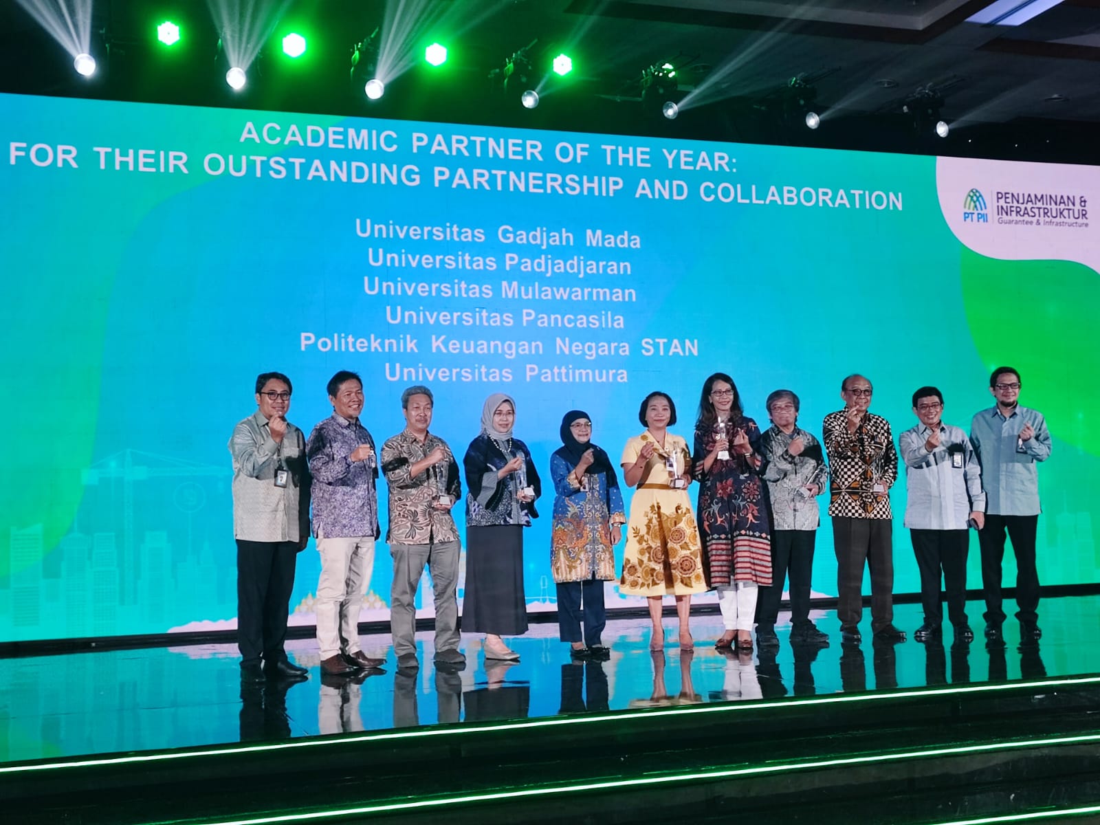 UGM Raih Penghargaan dari PT. PII Atas Dukungan Kolaborasi Ekosistem ...