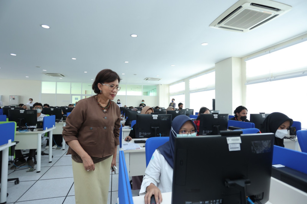 Pastikan Ujian Lancar, Rektor UGM Tinjau Pelaksanaan UTBK 2023 ...