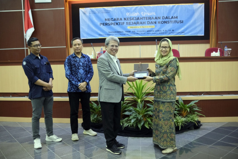 Todung Mulya Lubis Ungkap Alasan 78 Tahun Indonesia Belum Sejahtera ...