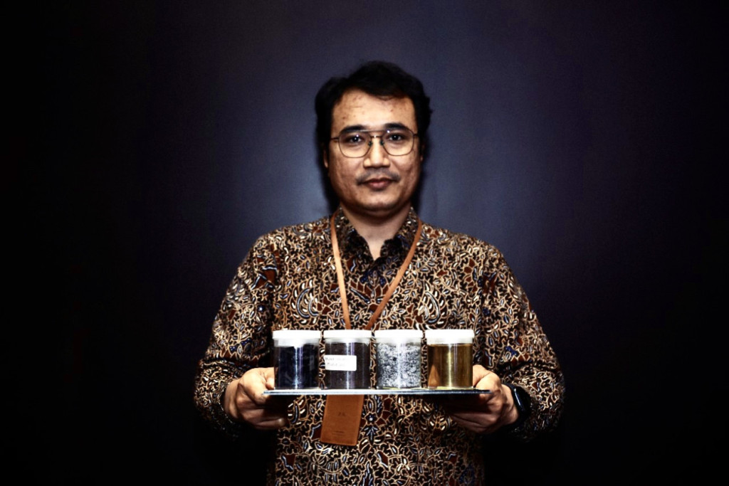 UGM Researchers Develop Technology to Extract Humic Acid from Low ...