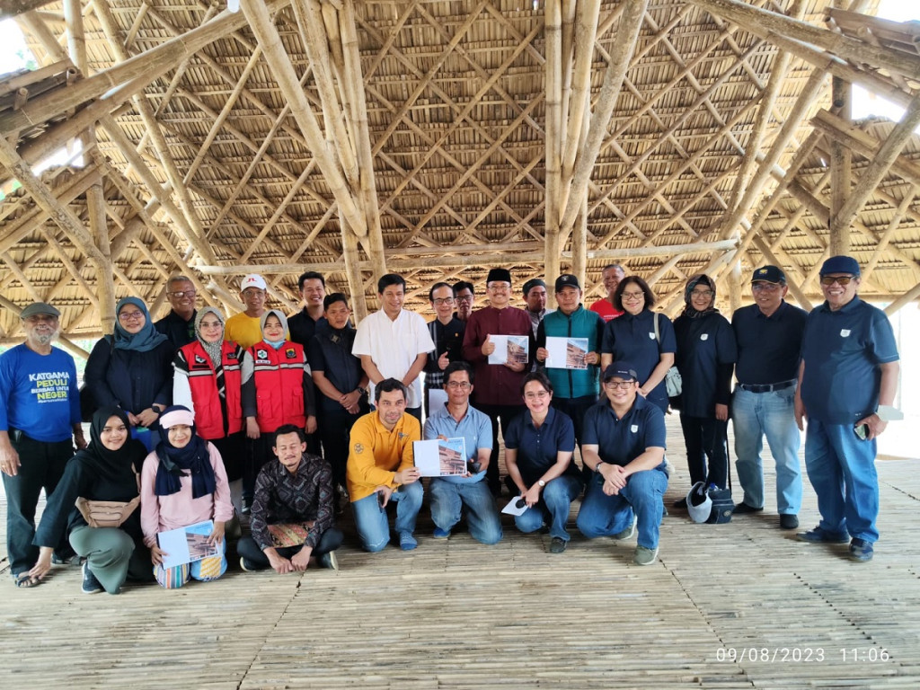 Bale Bambu dari KATGAMA untuk Masyarakat Desa Talaga, Cianjur, Jawa ...