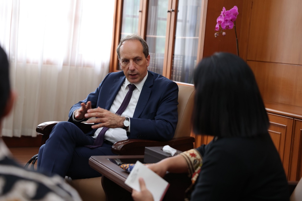 UGM Welcomes French Ambassador to Discuss Potential Cooperation ...