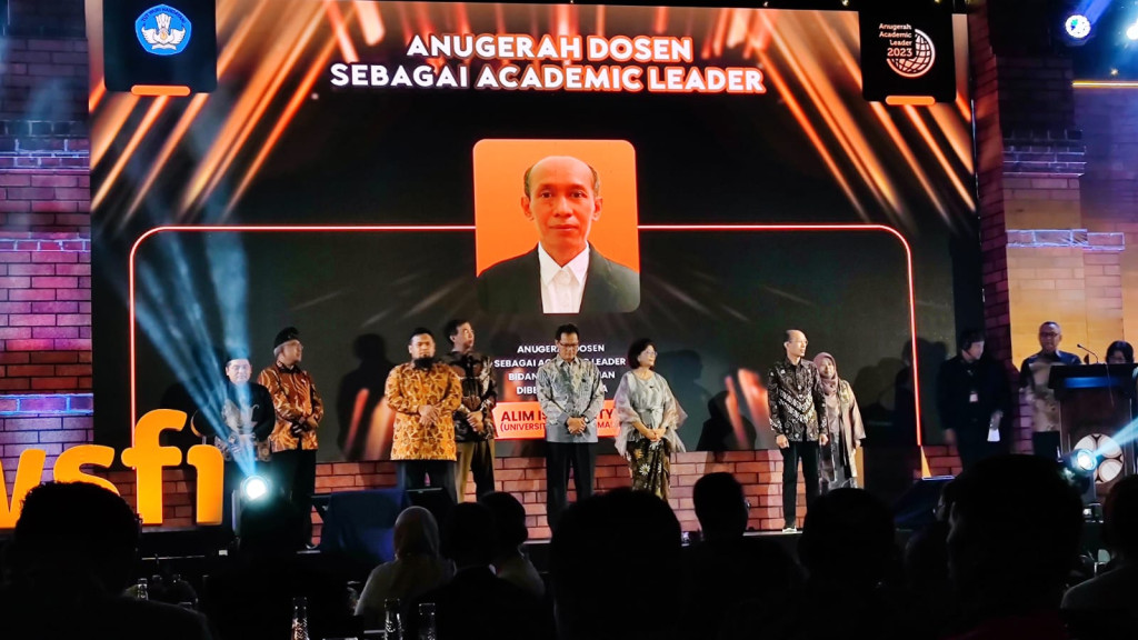 UGM Professor Receives Academic Leader Award in Maritime Sector ...