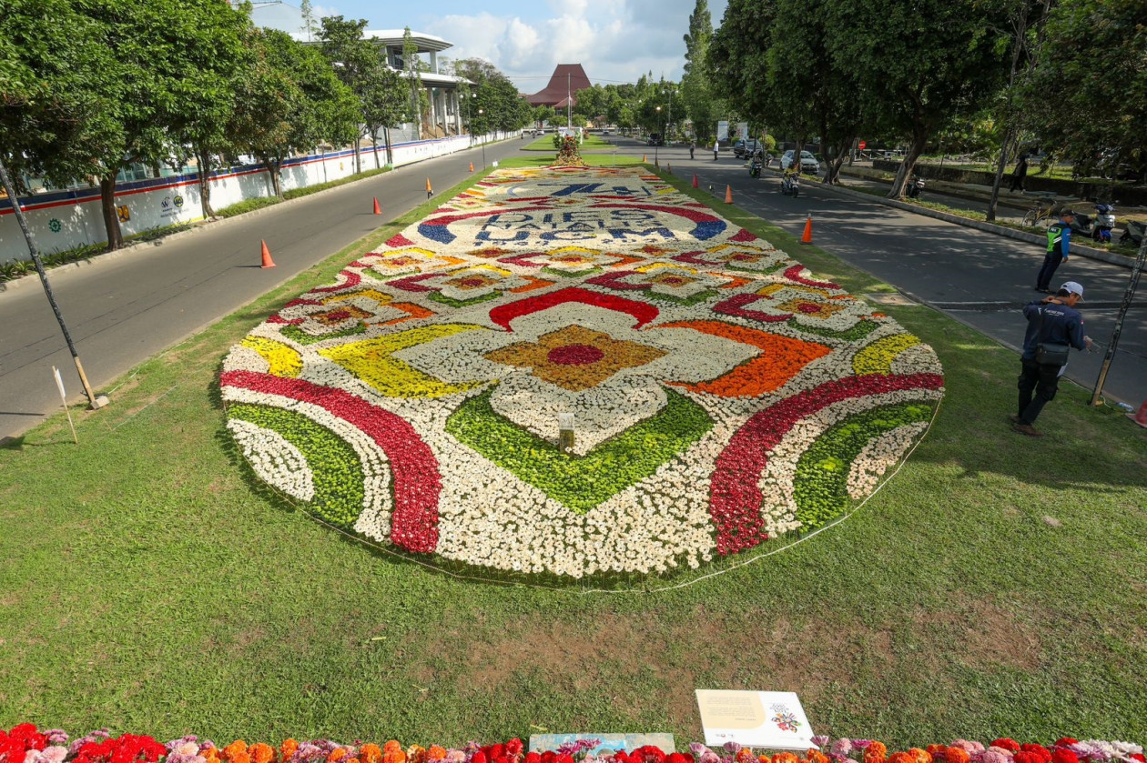 UGM Harmony Blossoms with Thousands of Flowers, Symbolizing ...