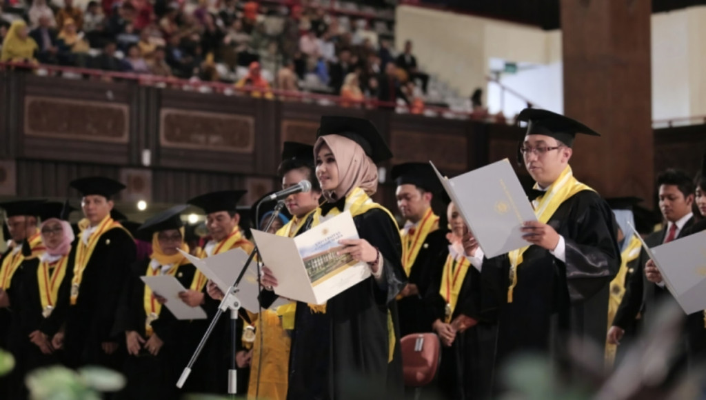 Alumni - Universitas Gadjah Mada