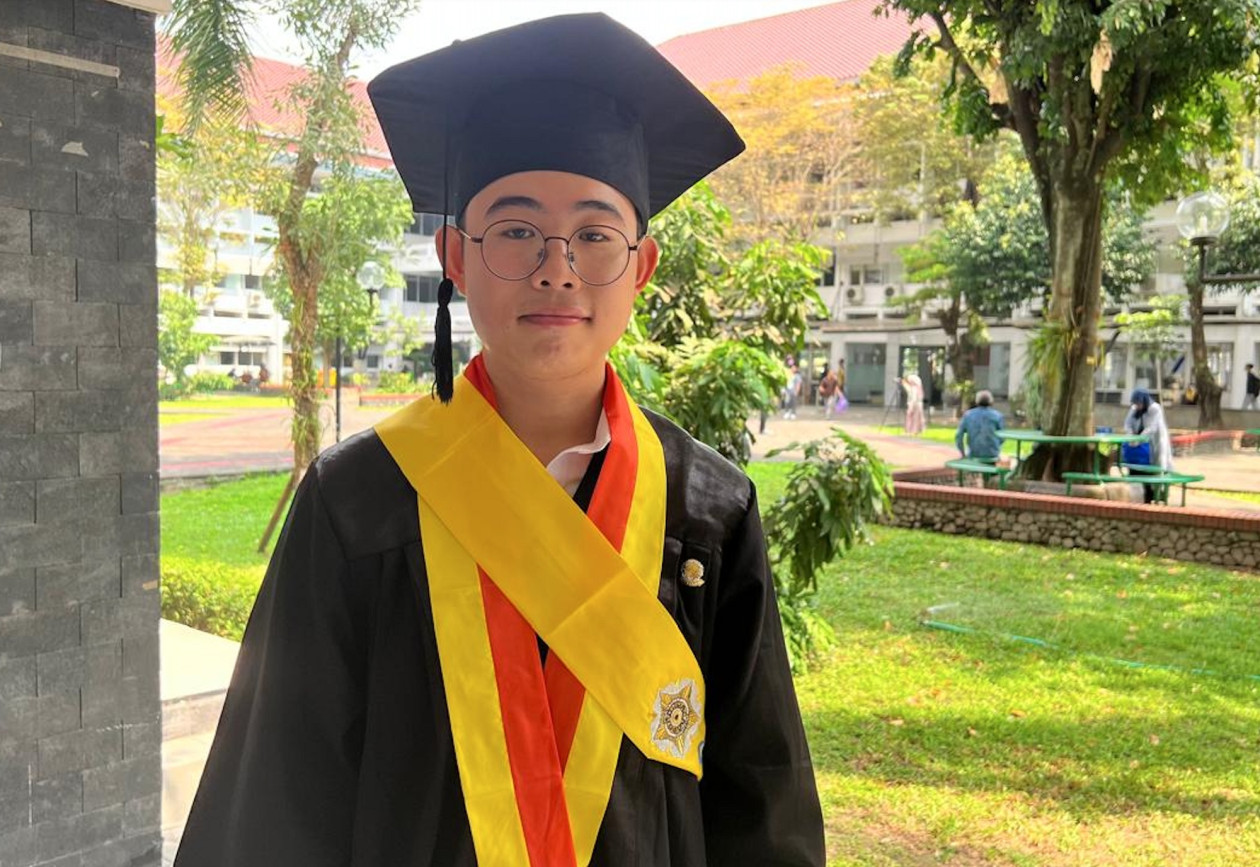 Aliman, Wisudawan Terbaik FEB UGM - Universitas Gadjah Mada