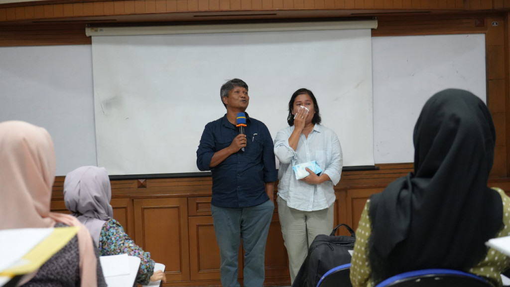 Kisah Orang Tua Mahasiswa Baru UGM Ikut Kuliah Menggantikan Anak Yang Sudah Tiada - Universitas ...