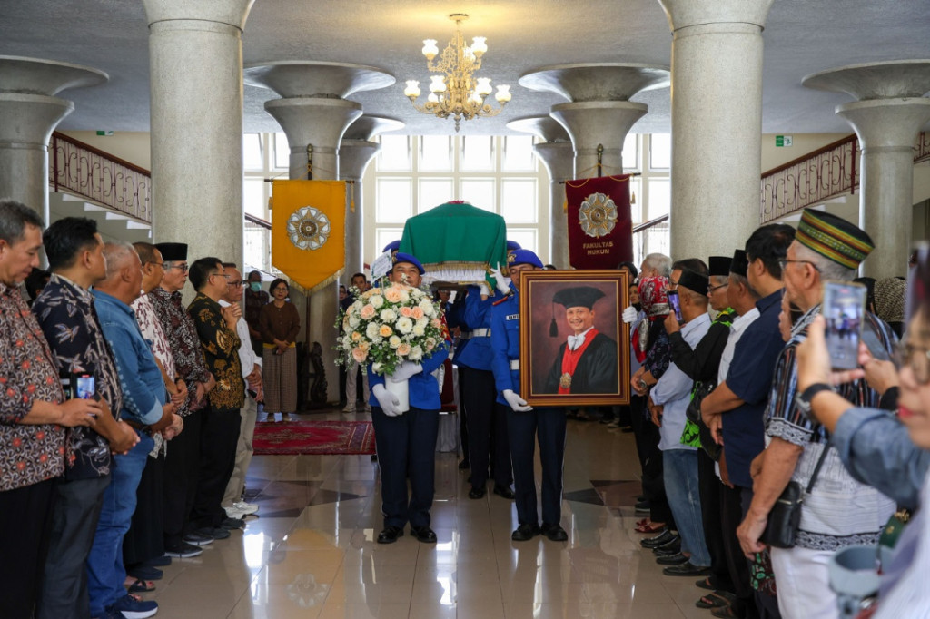 Professor Sigit Riyanto, Dean of UGM Faculty of Law 2016-2021, Passes ...