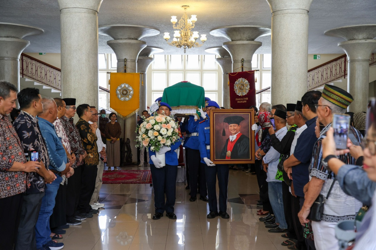 Prof Sigit Riyanto, Dekan Fakultas Hukum UGM Periode 2016-2021 ...
