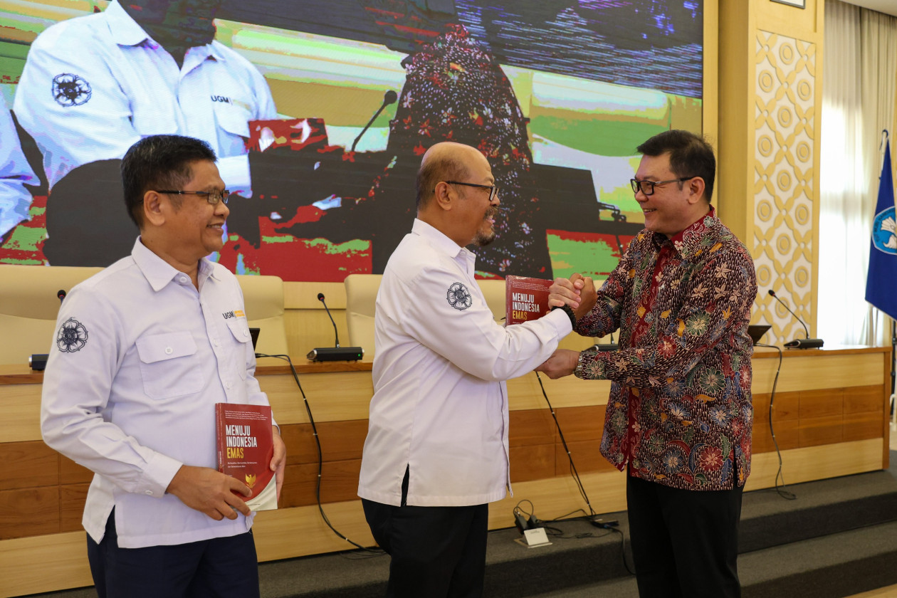 UGM Launches Book “Menuju Indonesia Emas” - Universitas Gadjah Mada