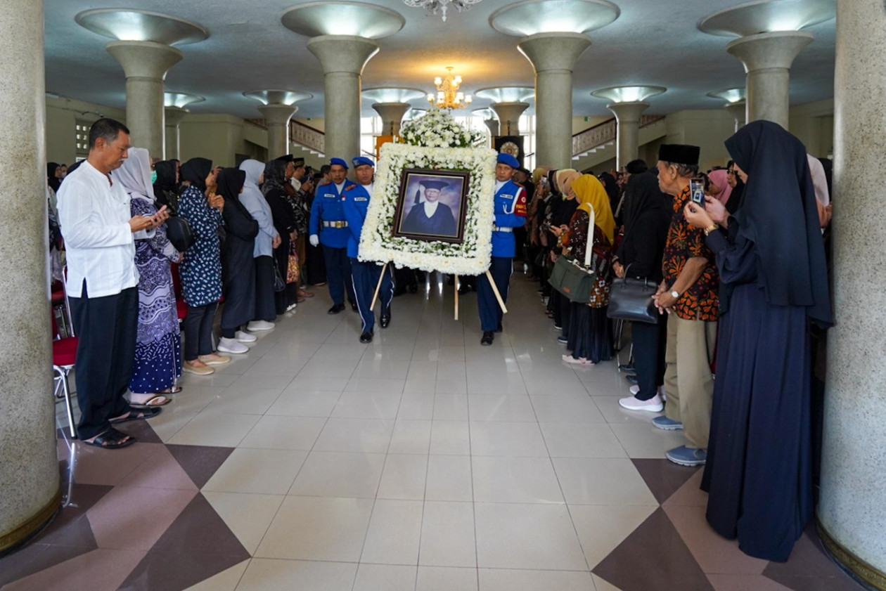 Former Rector Sudjarwadi Passes Away: UGM Mourns Loss of Humble Leader ...