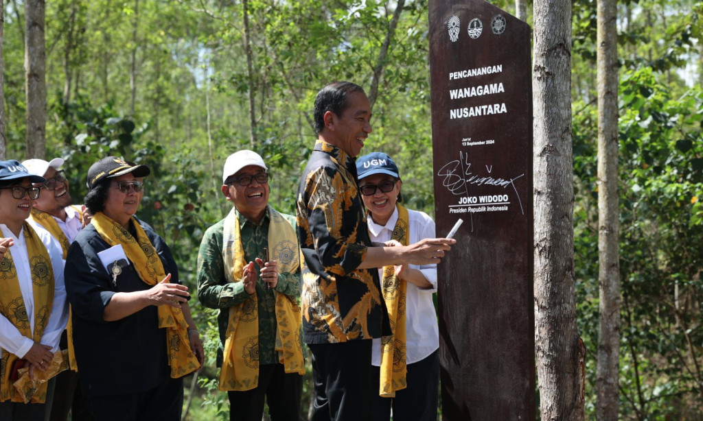 President Joko Widodo Launches Wanagama Nusantara Forest - Universitas ...
