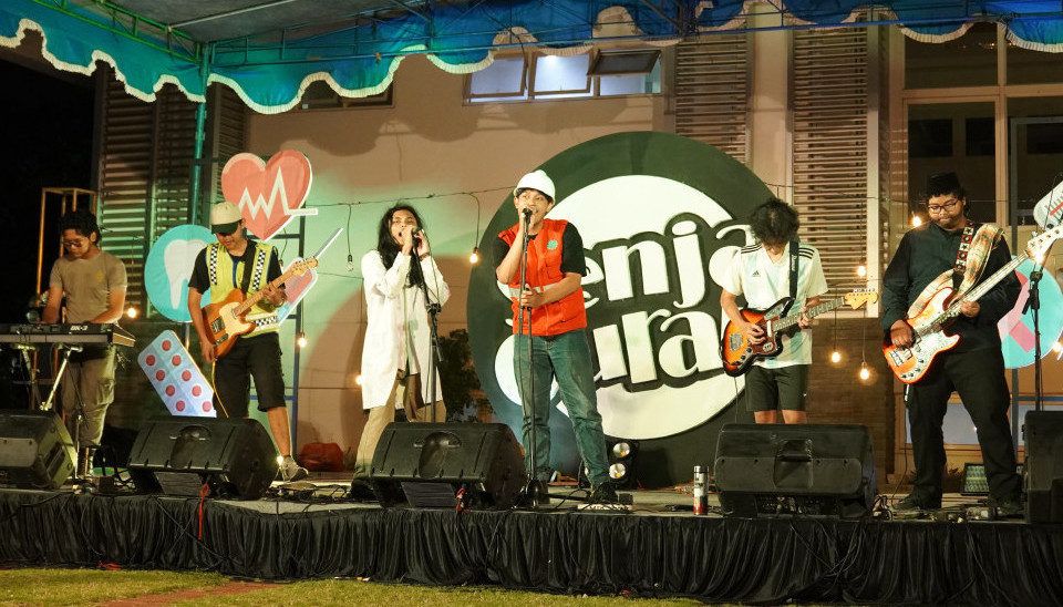 Senja Gurau: UGM Students and Faculty Bond Over Music and Joyful ...