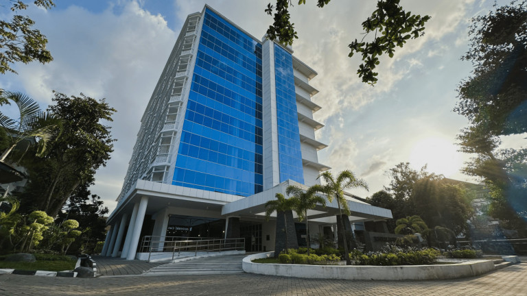 Fakultas Farmasi UGM Peringkat 1 di Indonesia versi EduRank ...