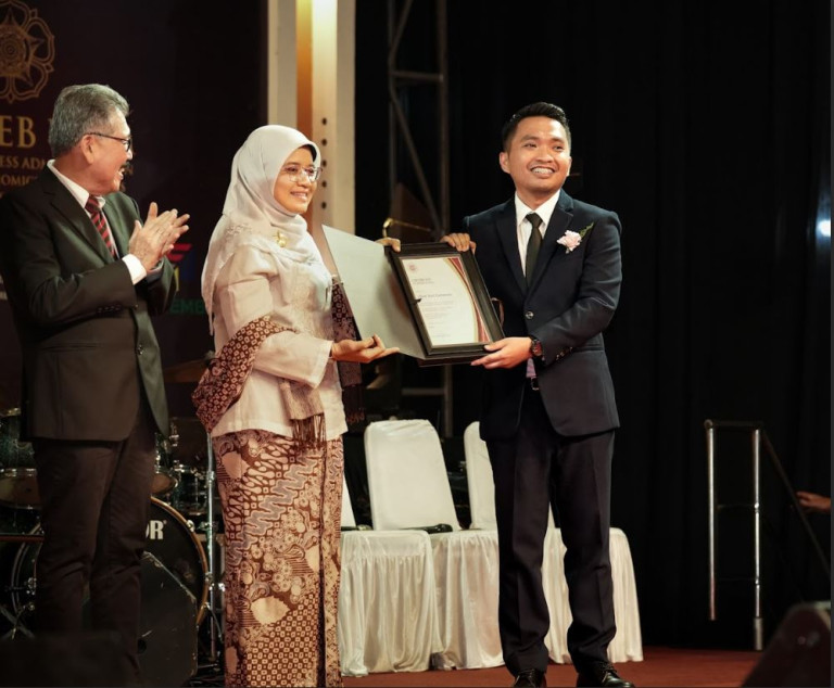 Cerita Ilham, Lulus S2 UGM 1 Tahun 4 Bulan dengan IPK 4.00 - Universitas Gadjah Mada