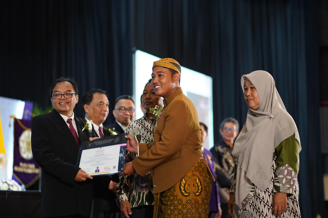 UGM Lantik 191 Dokter Hewan Baru - Universitas Gadjah Mada