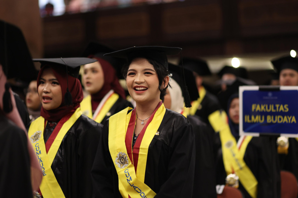 UGM Sends Off 1,408 New Graduates in February Ceremony - Universitas ...