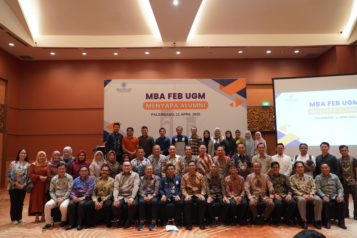 FEB UGM Promotes Graduate Programs During Alumni Gathering in Palembang ...