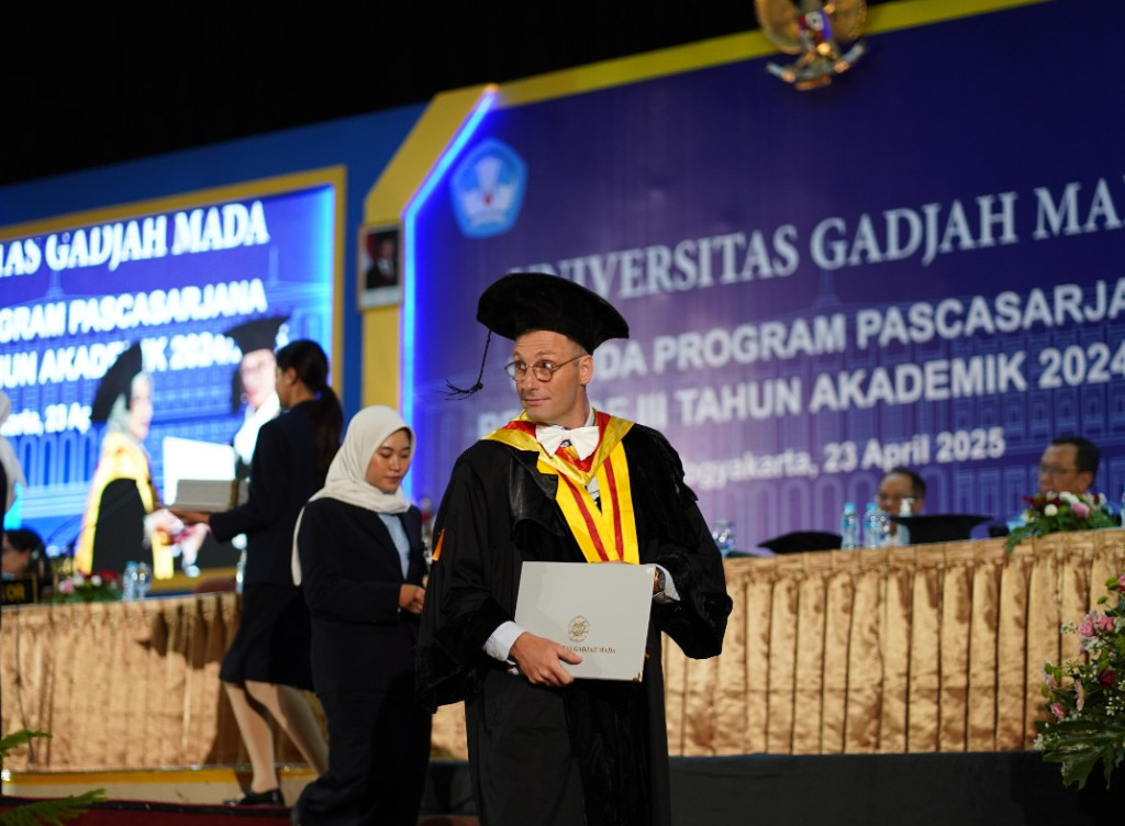 UGM Wisuda 1.455 Lulusan Program Pascasarjana - Universitas Gadjah Mada