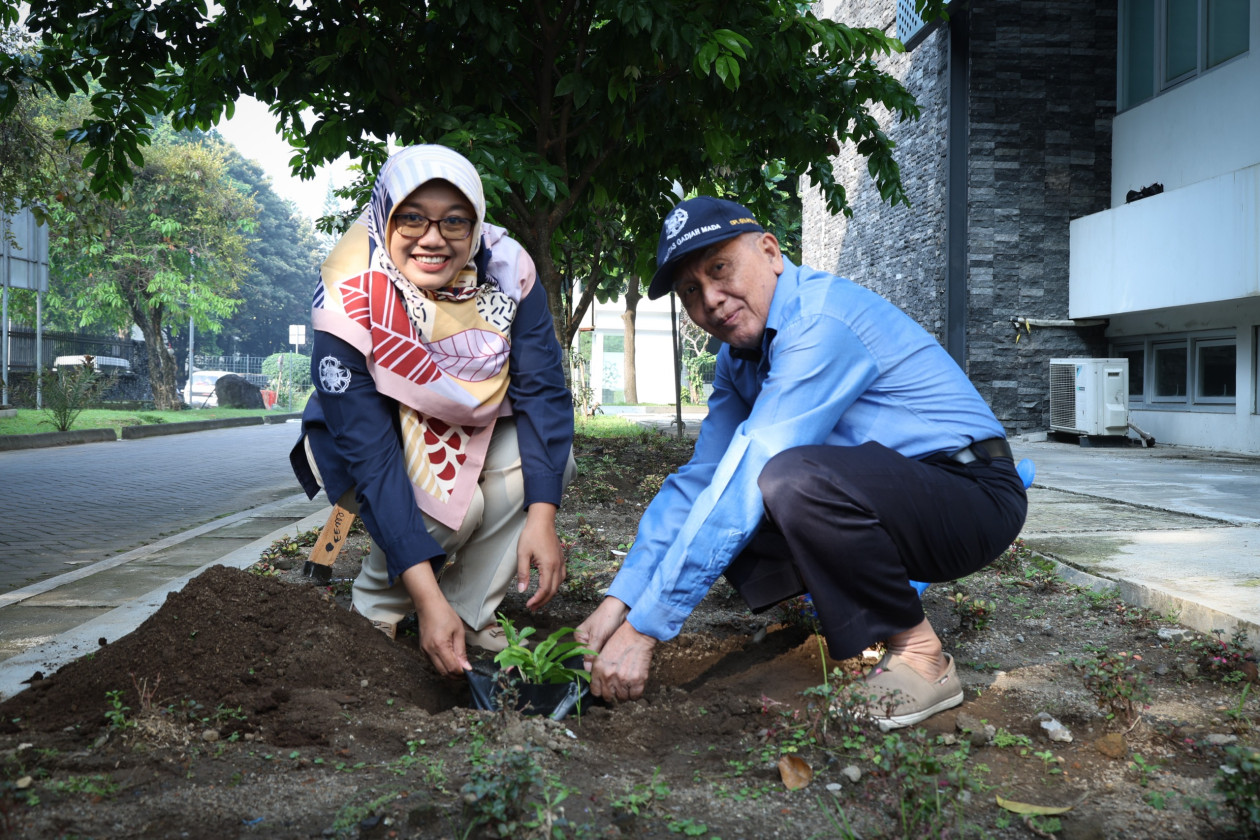 Tanam Pohon Mojo, Aksi Fakultas Geografi UGM Peringati Hari Lingkungan ...