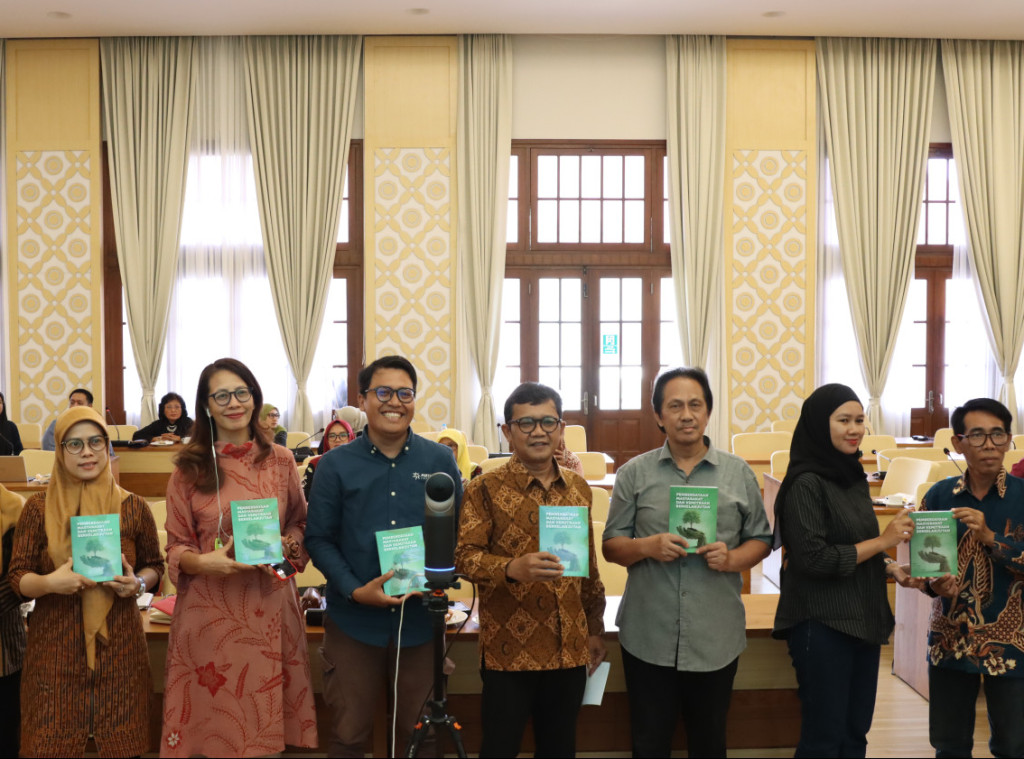 UGM Launches Book on Community Empowerment and Sustainable Forest Partnerships - Universitas ...