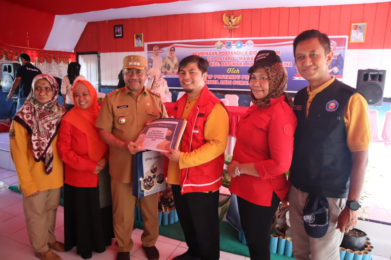 Mahasiswa KKN UGM dan UHO Bantu Penanggulangan Bencana Banjir di Desa ...