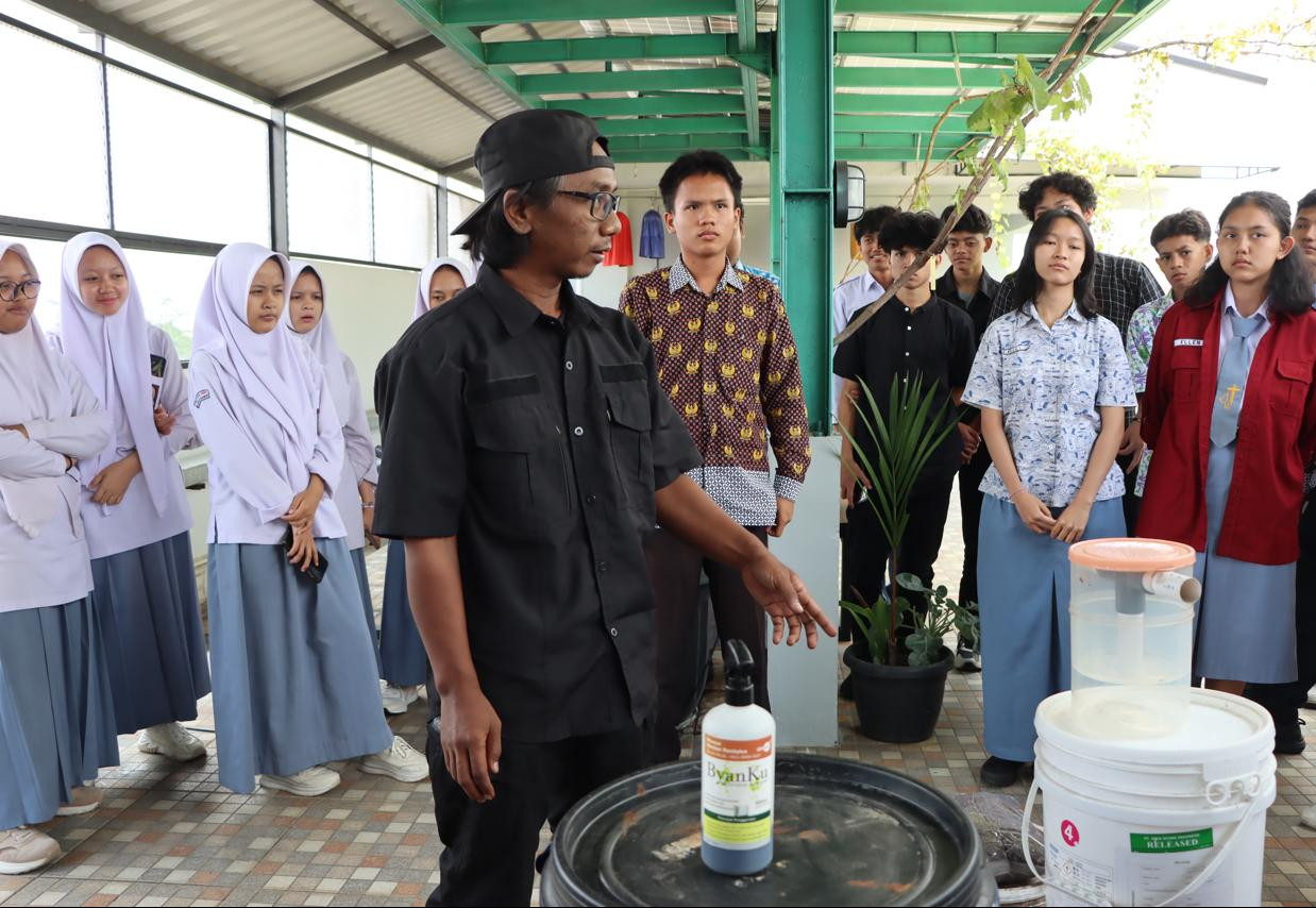 UGM Ajak Siswa SMA Bijak Mengelola Sampah Rumah Tangga - Universitas ...