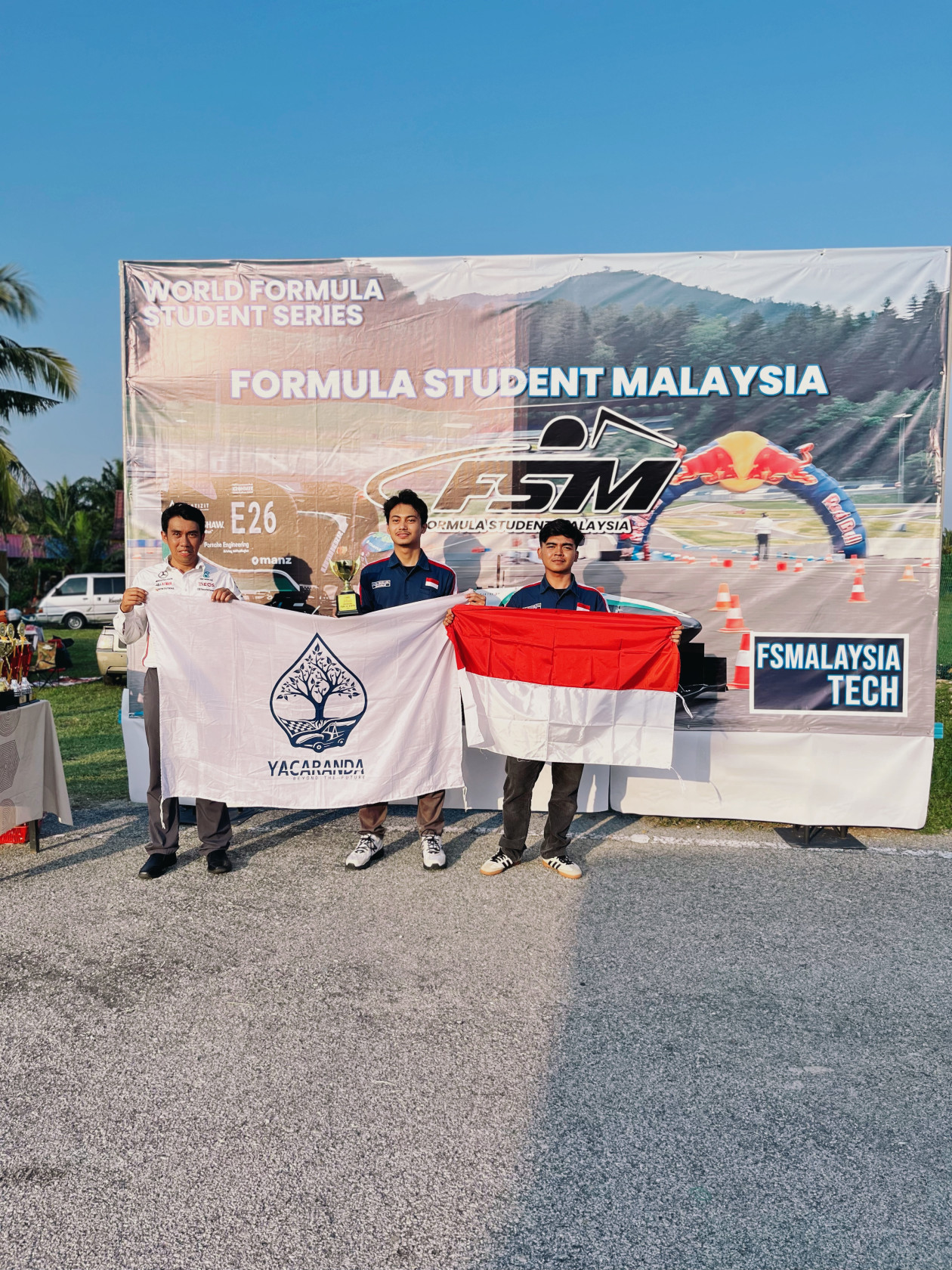 Tim Mahasiswa UGM Juara 1 di Kategori Static Event Kompetisi Mobil ...
