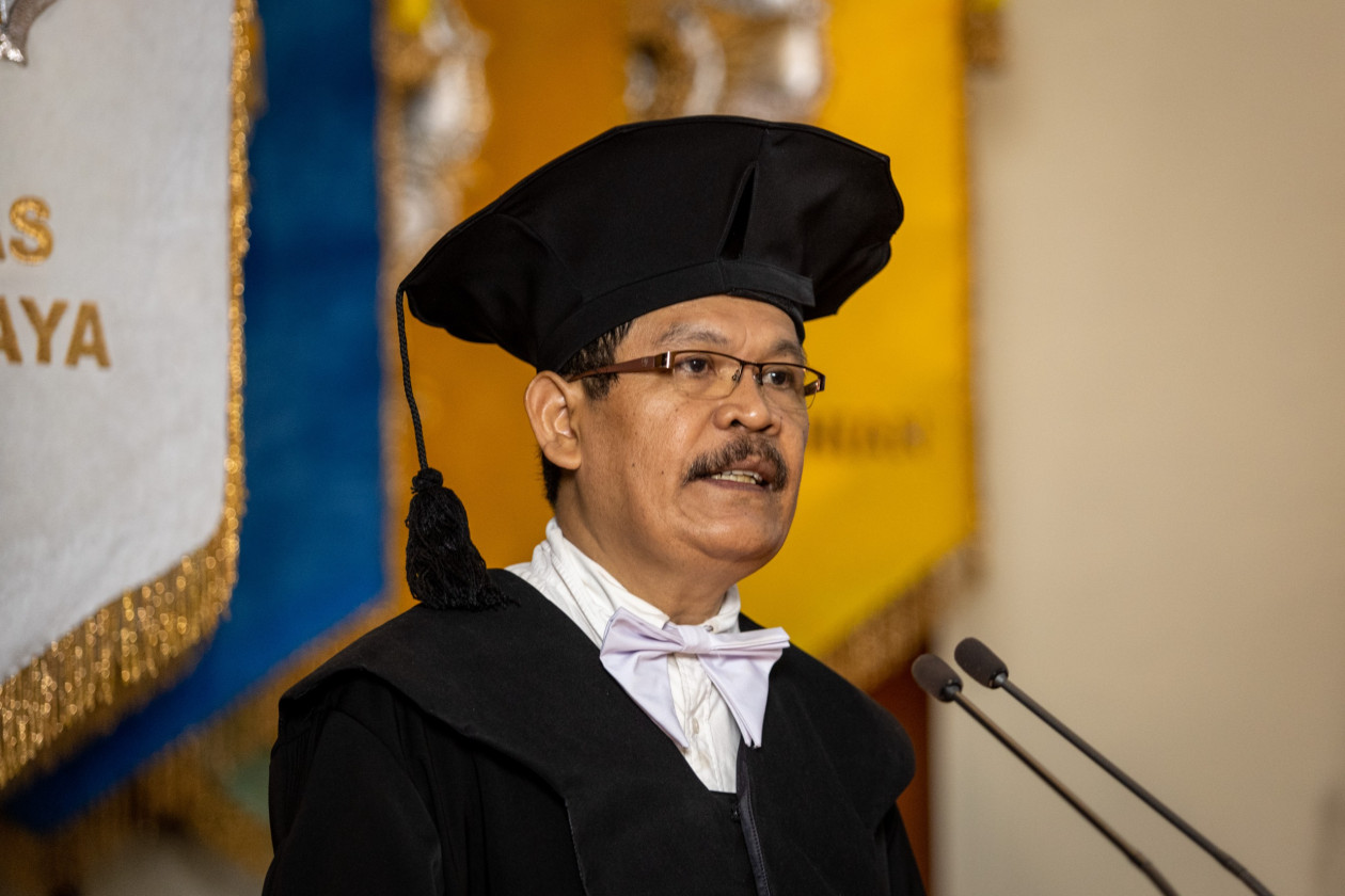 Dosen FIB UGM Prof. Pujiharto Dikukuhkan Guru Besar Bidang Sastra ...